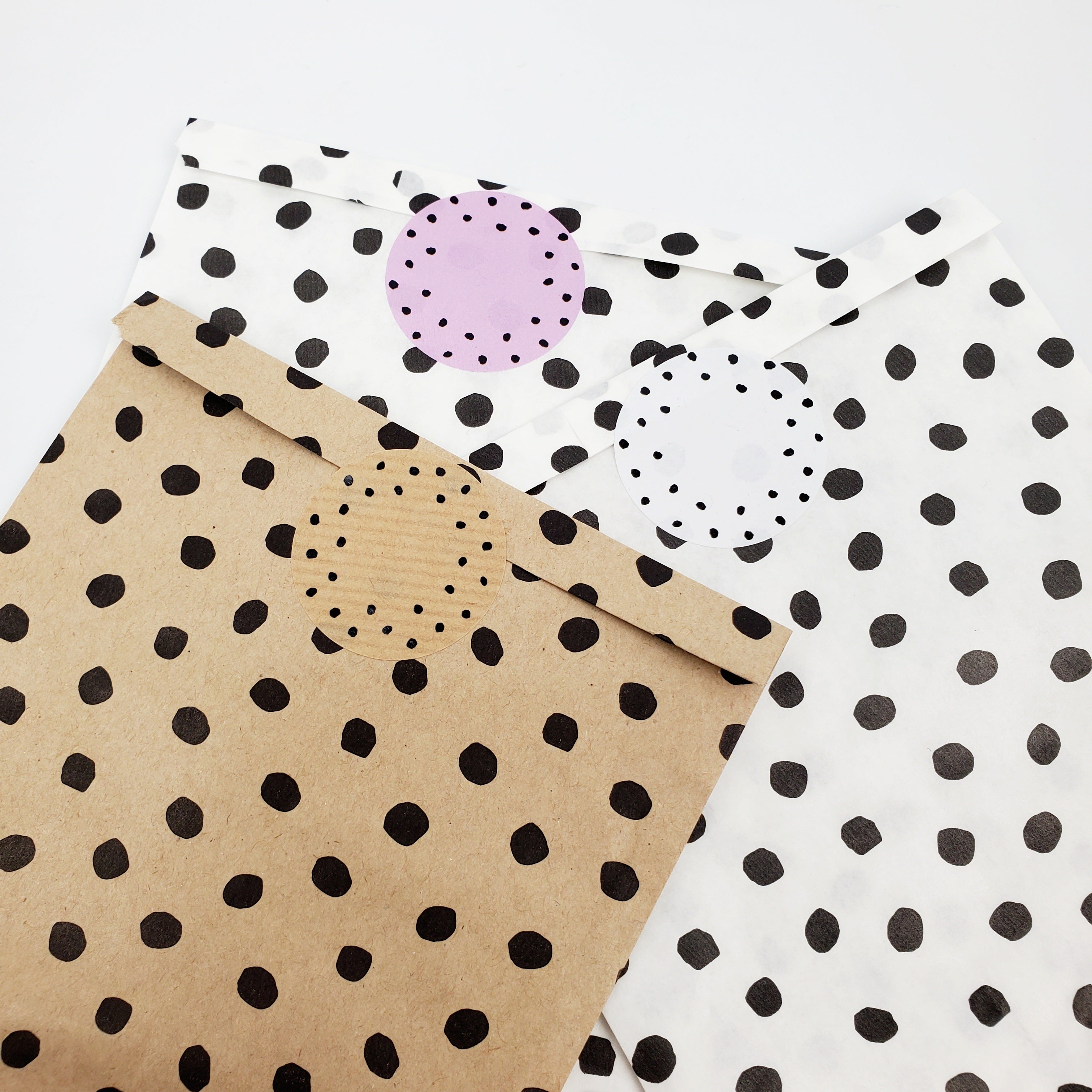 Blank spotty stickers made from 100% recycled paper